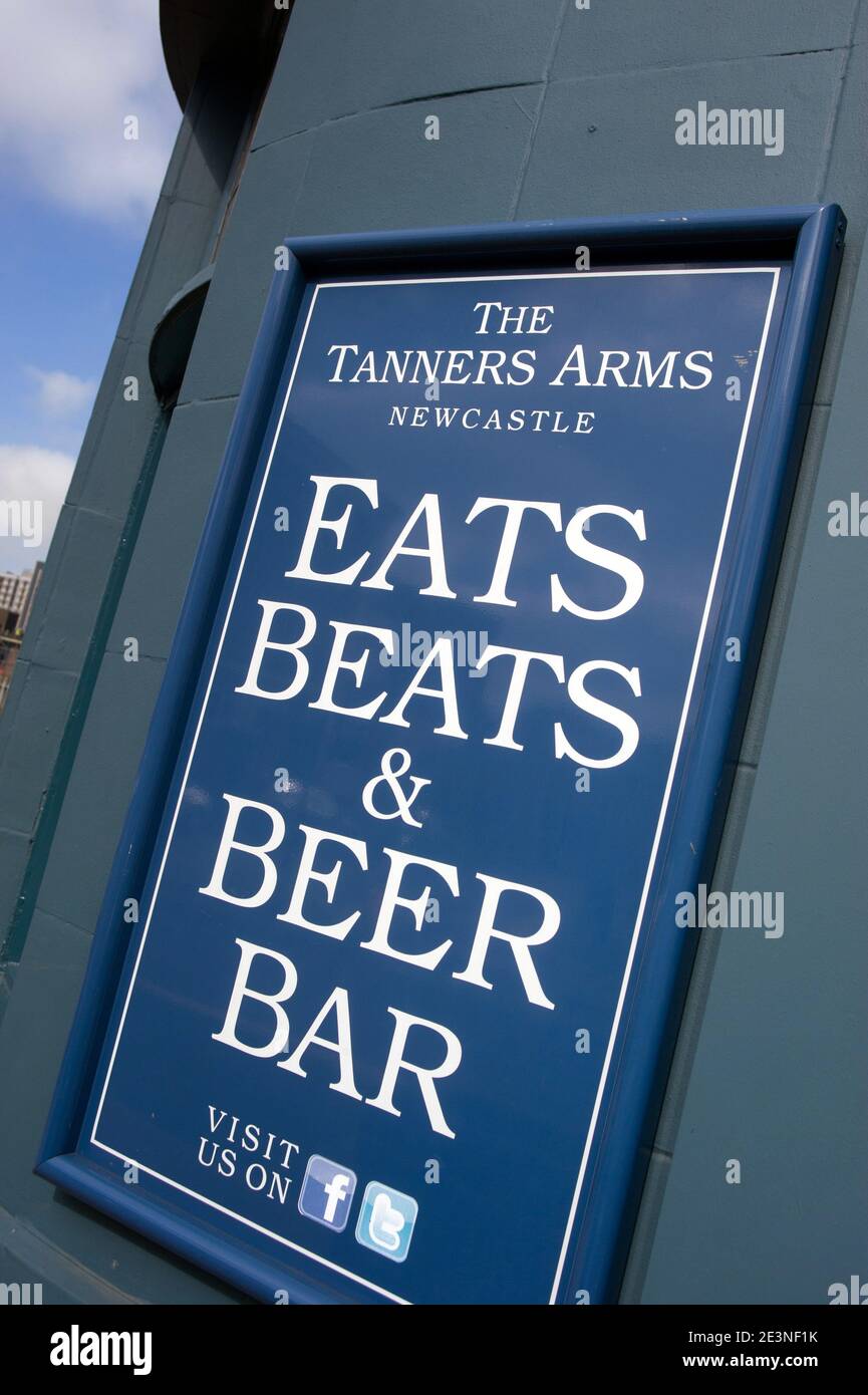Sign at the Tanners Arms, Byker Stock Photo - Alamy