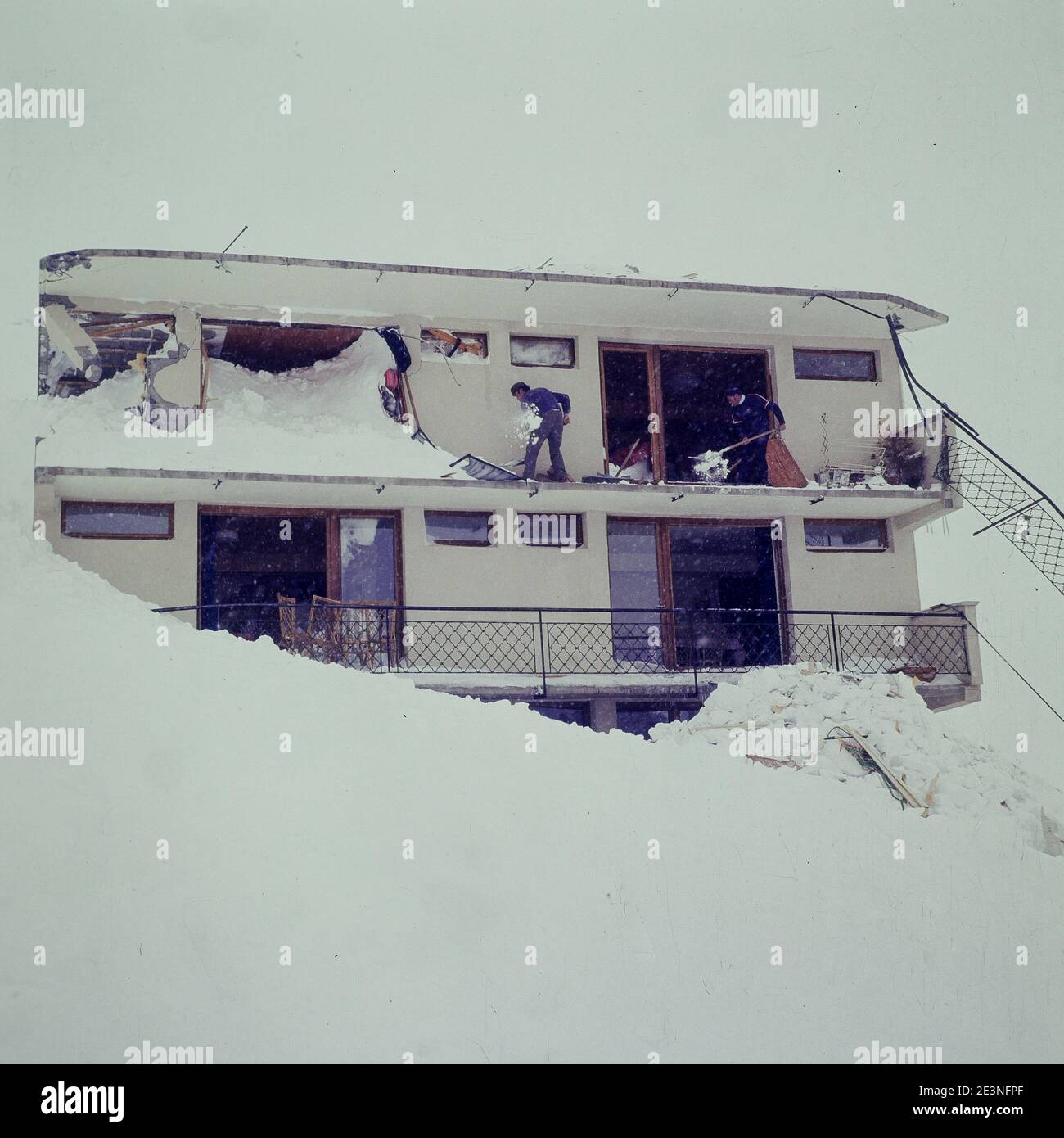 Dramatic avalanche makes 39 deads and 37 wounded, Val d'Isere, Savoie ...