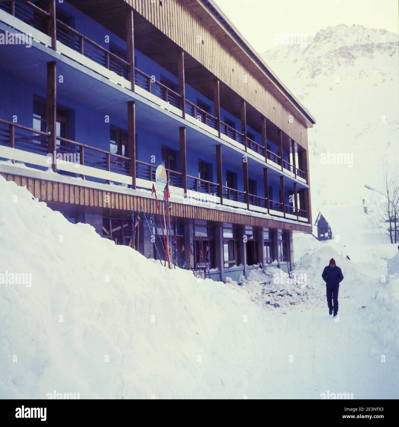 Dramatic avalanche makes 39 deads and 37 wounded, Val d'Isere, Savoie ...