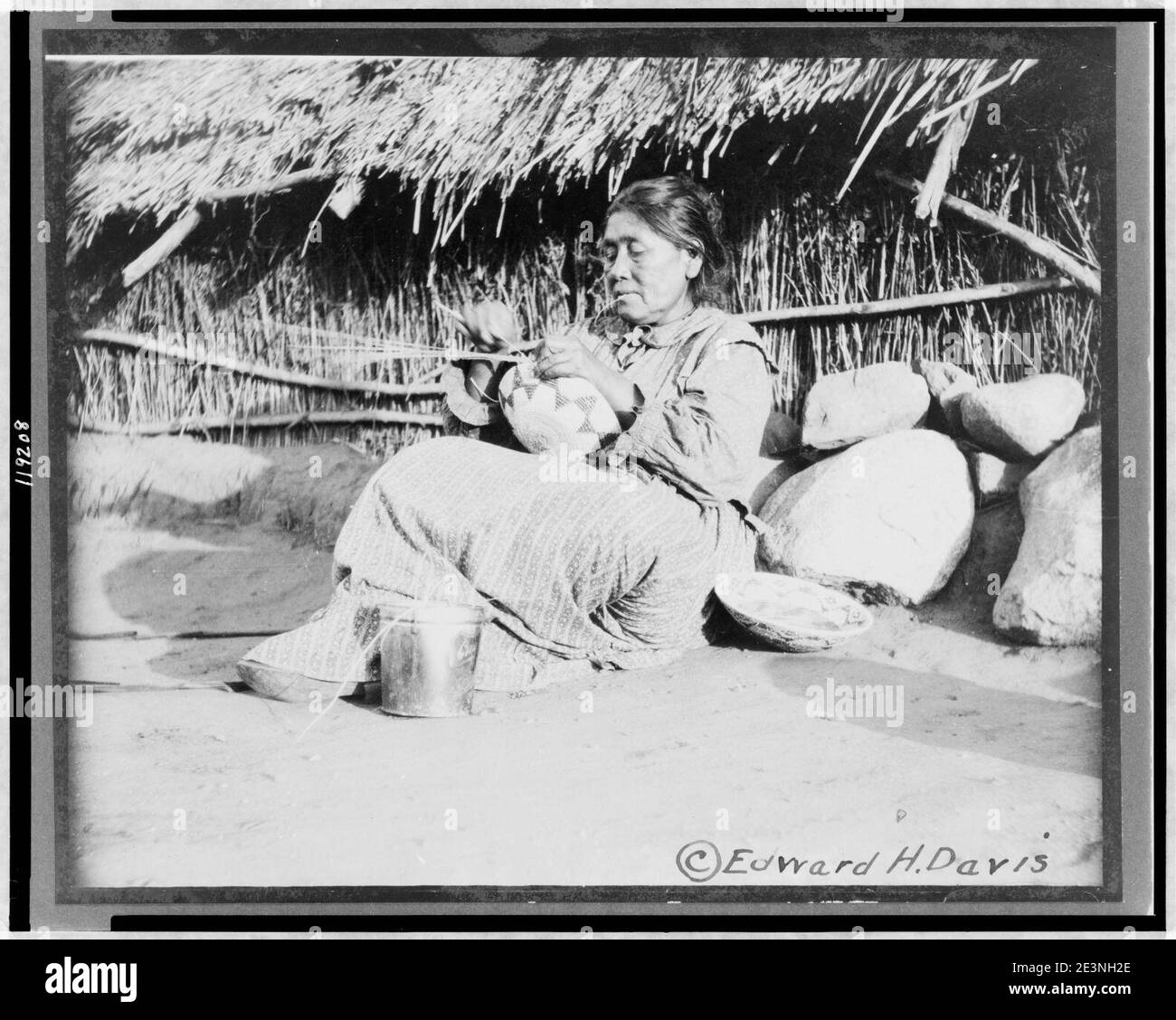 Maria Antonia, basket maker at Pala Stock Photo - Alamy