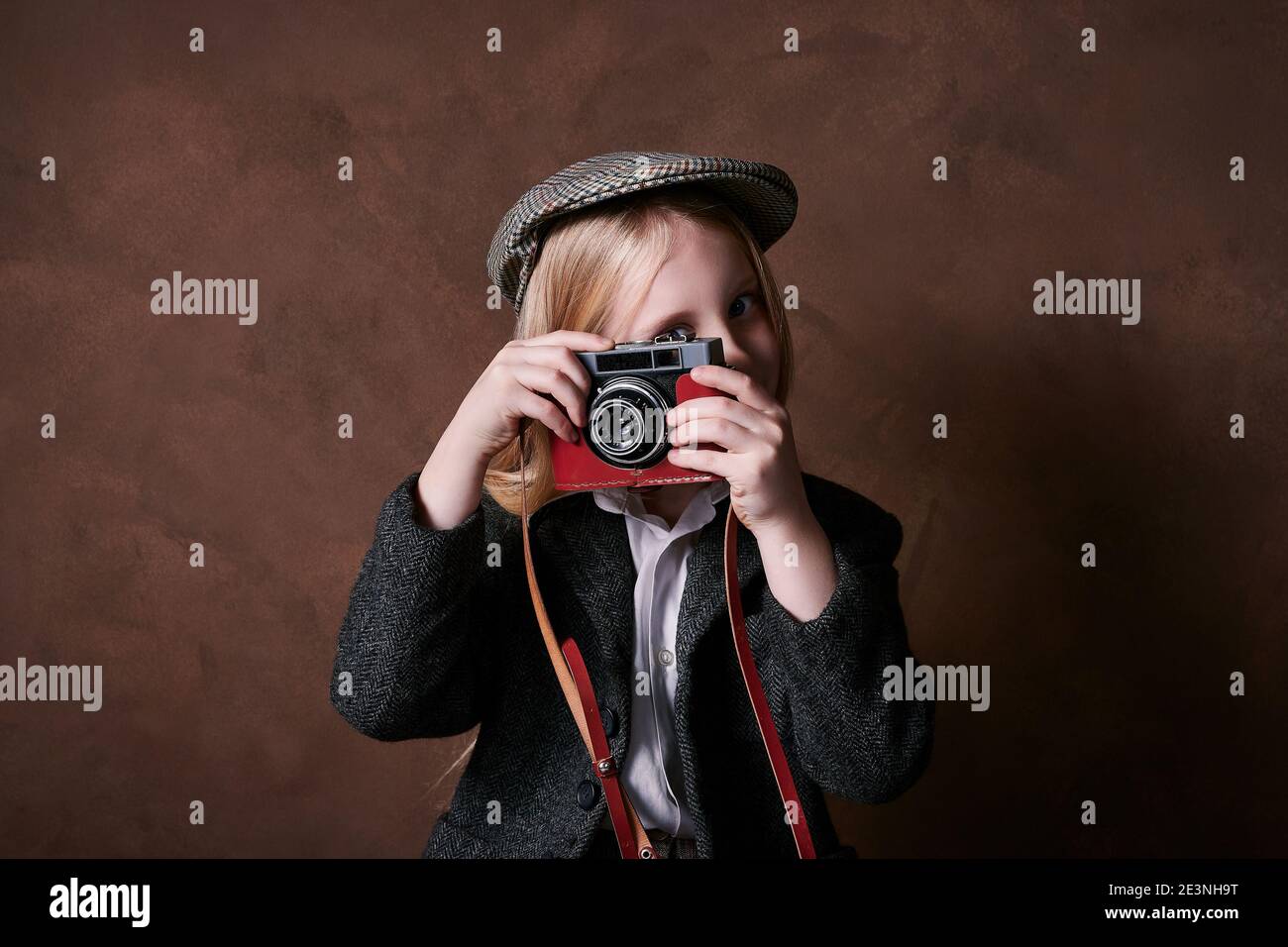 little girl with retro photo camera. child photographs Stock Photo - Alamy