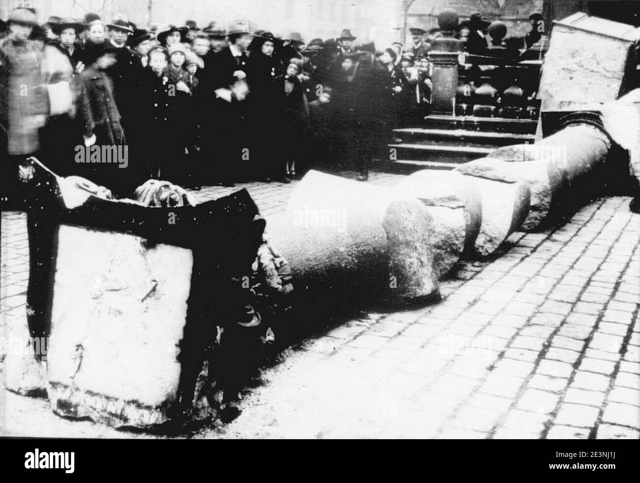 Marian column destroyed, Prague Stock Photo - Alamy