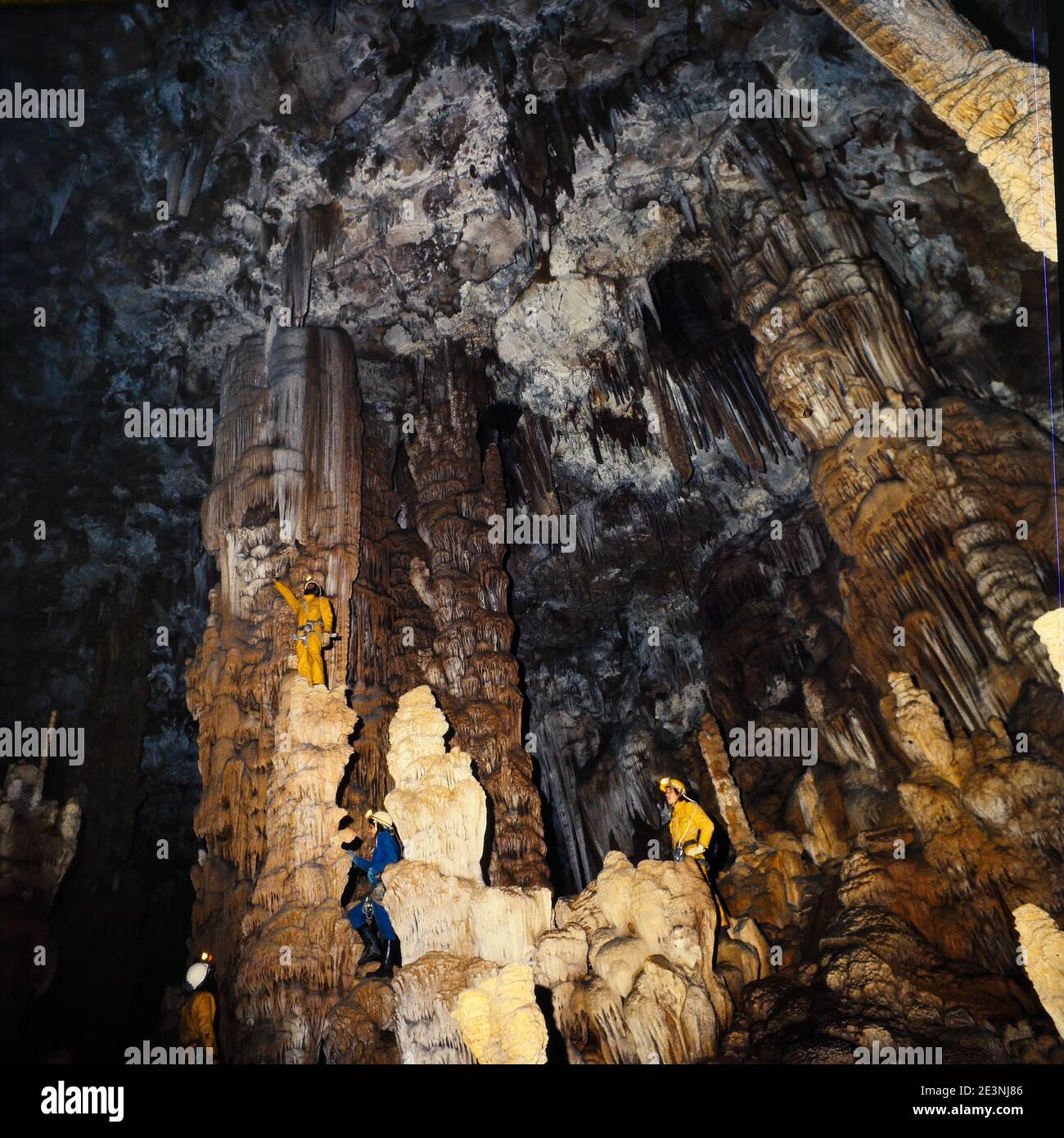 Cavers explore The Salamander Cave, Mejannes-le-Clap, Gard, France ...