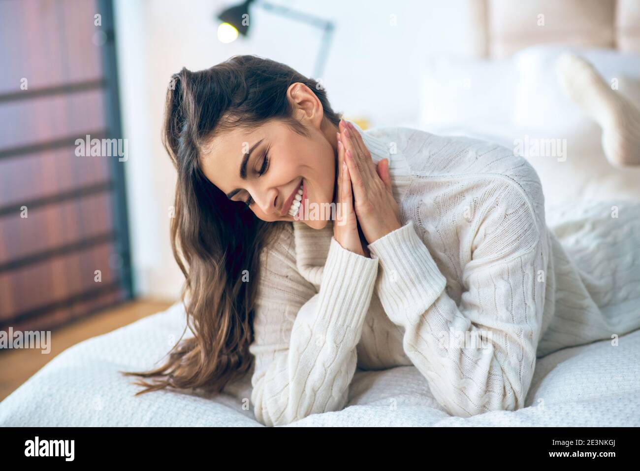 Woman looking relaxed hi-res stock photography and images - Alamy