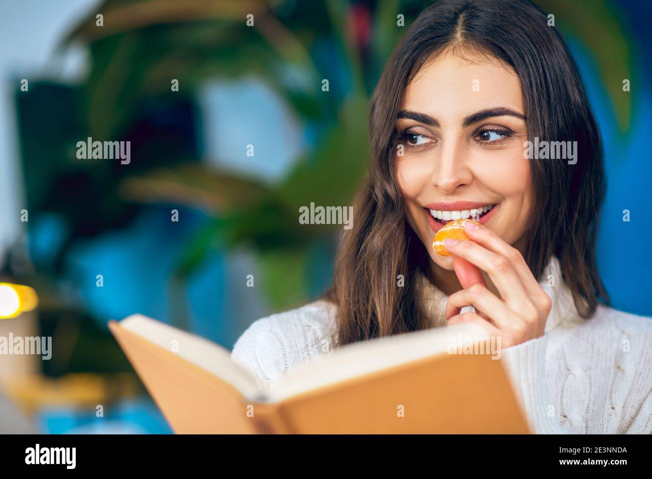 Real mandarin hi-res stock photography and images - Alamy