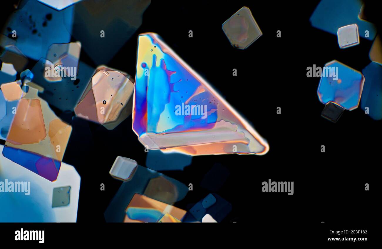 Poatassium chlorate crystals, cross polarized illumination, darkfield ...