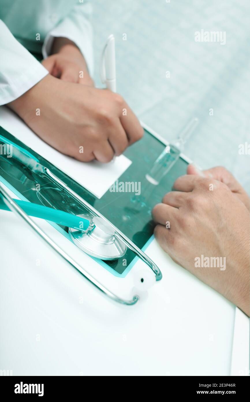General practitioners hi-res stock photography and images - Alamy