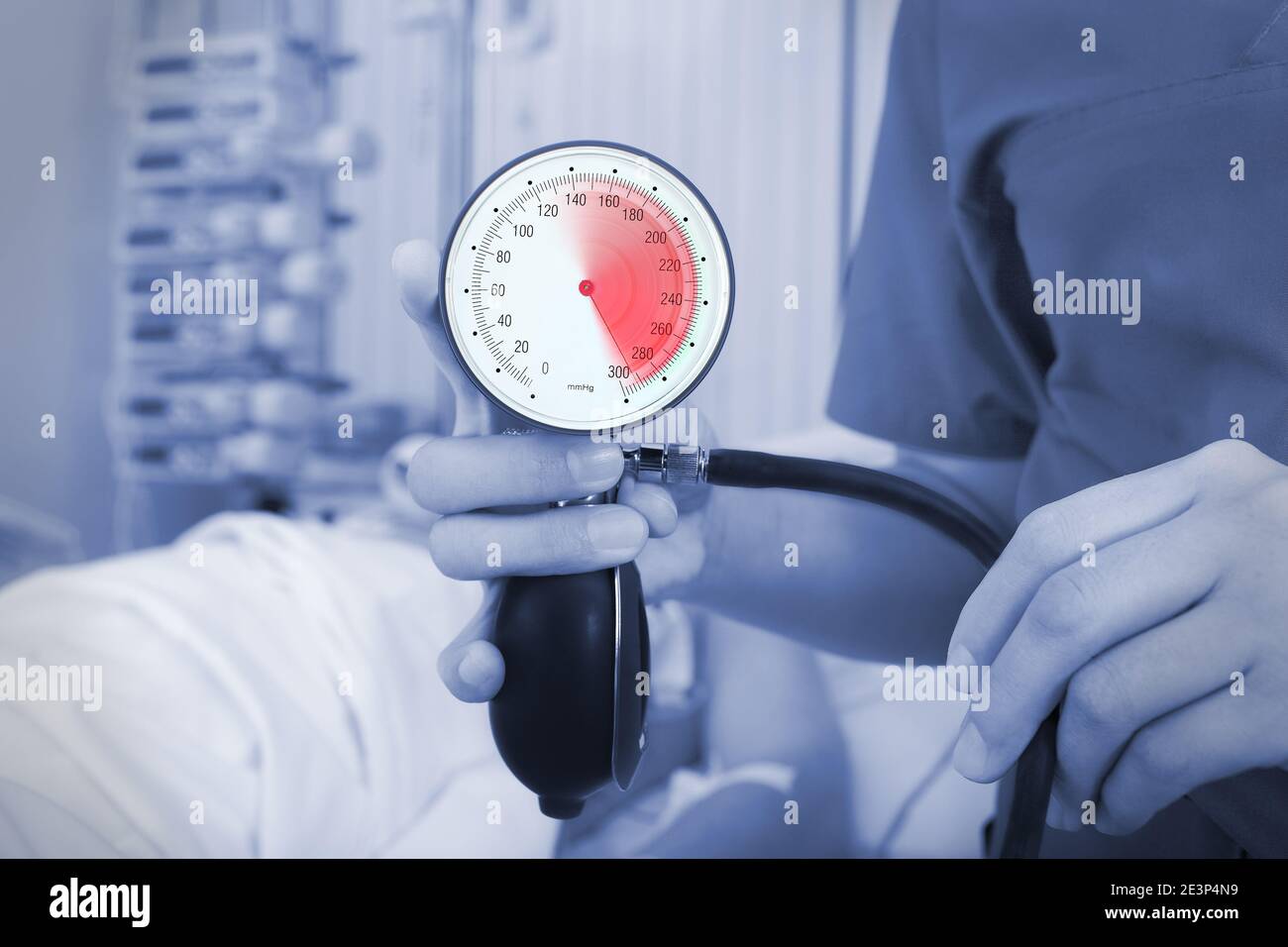 Doctor and patient bed hi-res stock photography and images - Alamy