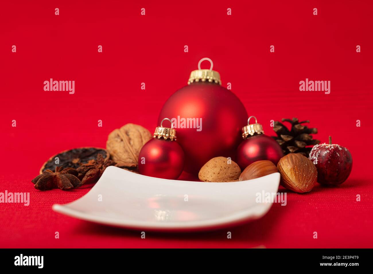 Empty nuts hi-res stock photography and images - Alamy