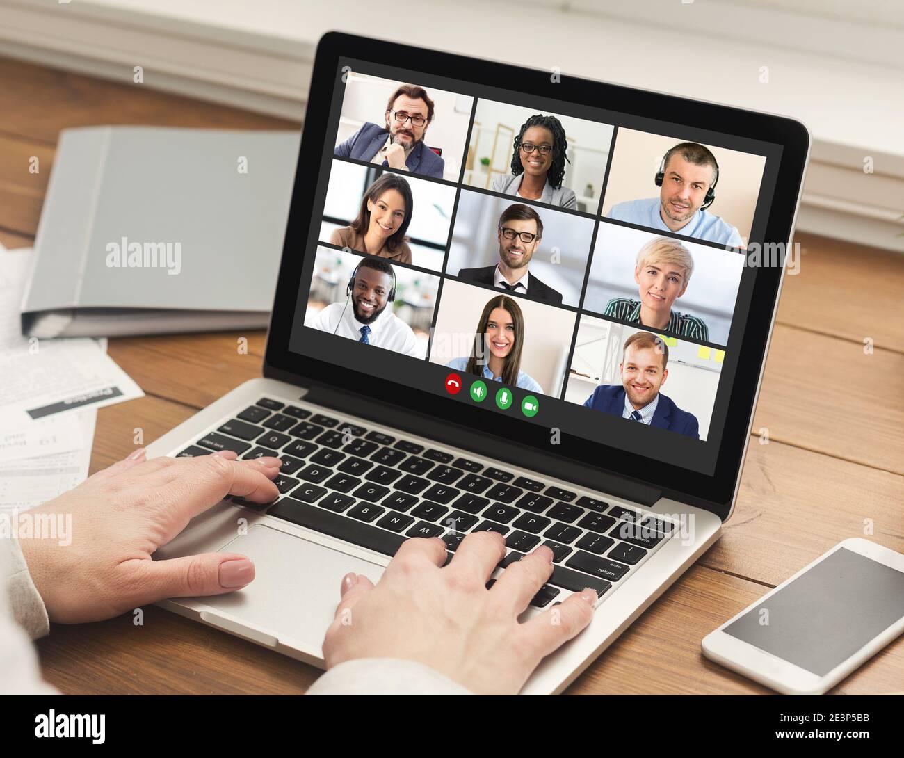 Online meeting laptop hi-res stock photography and images - Alamy