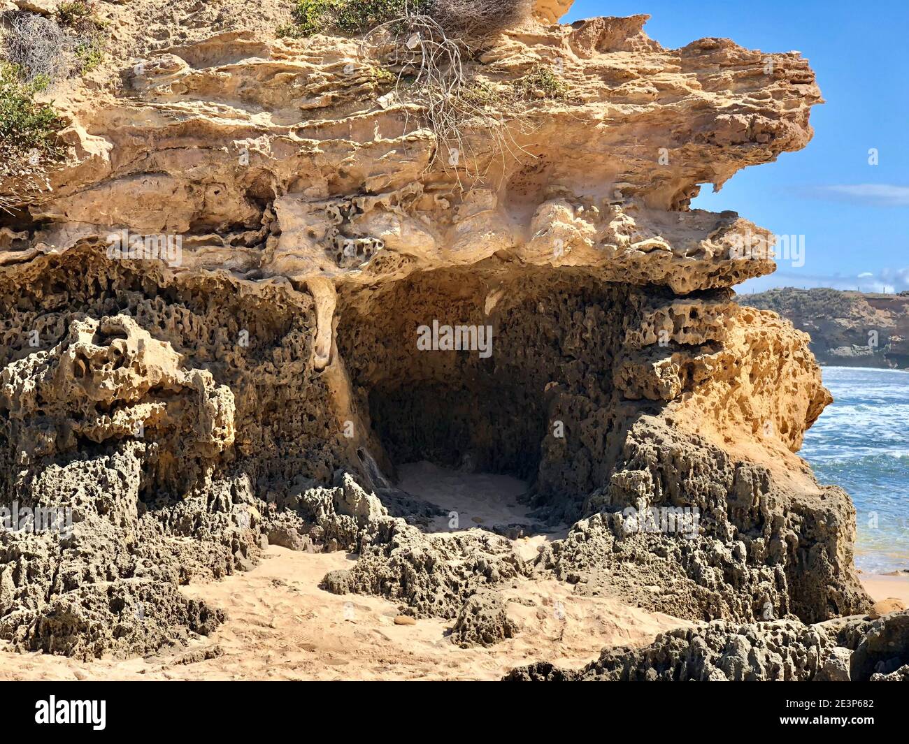 Marvelling at the London Bridge Grotto, Australia Stock Photo - Alamy