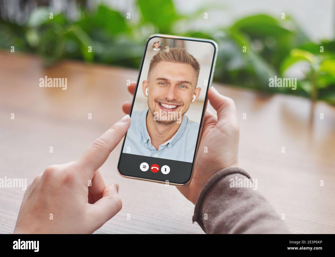 Messenger video hi-res stock photography and images - Alamy