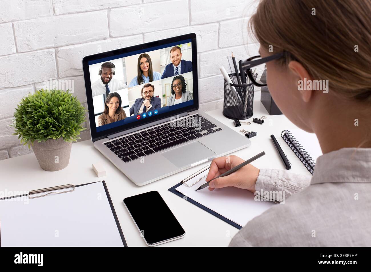 Workplace communication hi-res stock photography and images - Alamy
