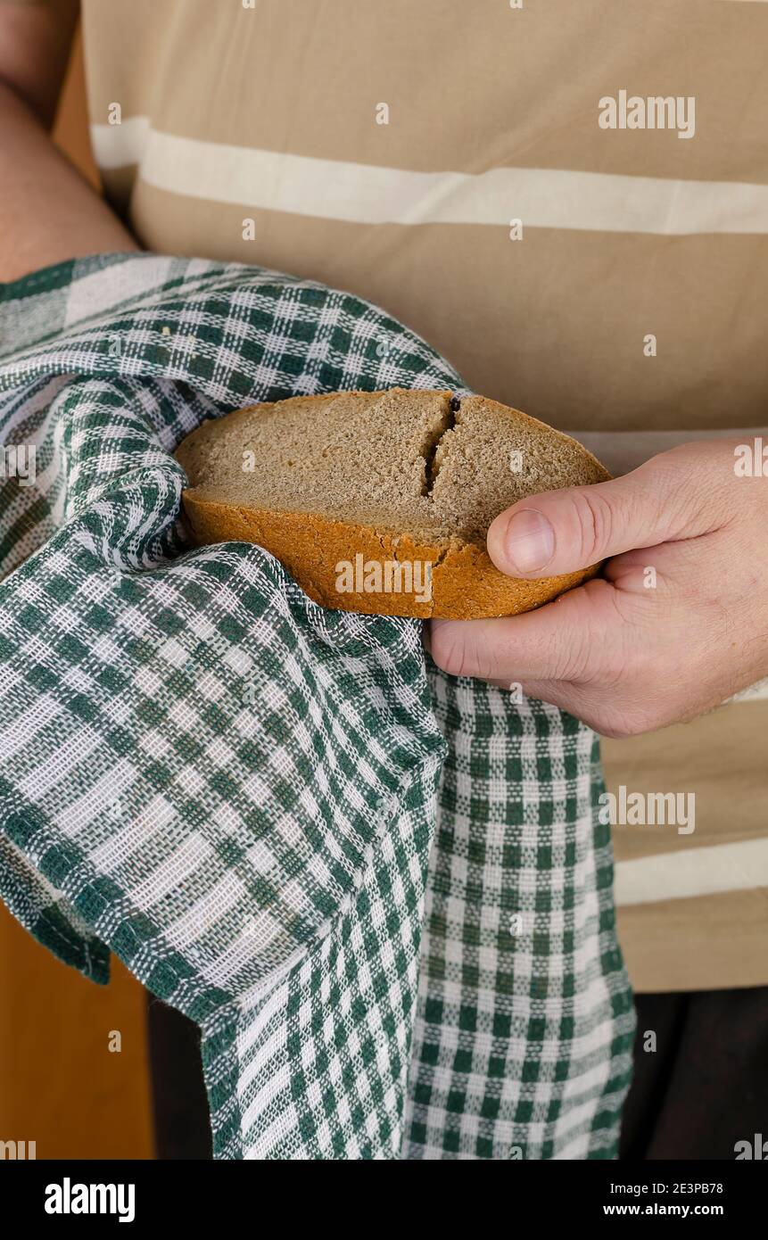 Mans hands holding fresh bread hi-res stock photography and images - Alamy