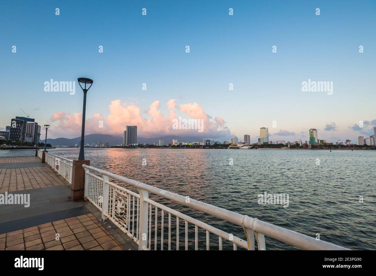 Cau song han bridge hi-res stock photography and images - Alamy