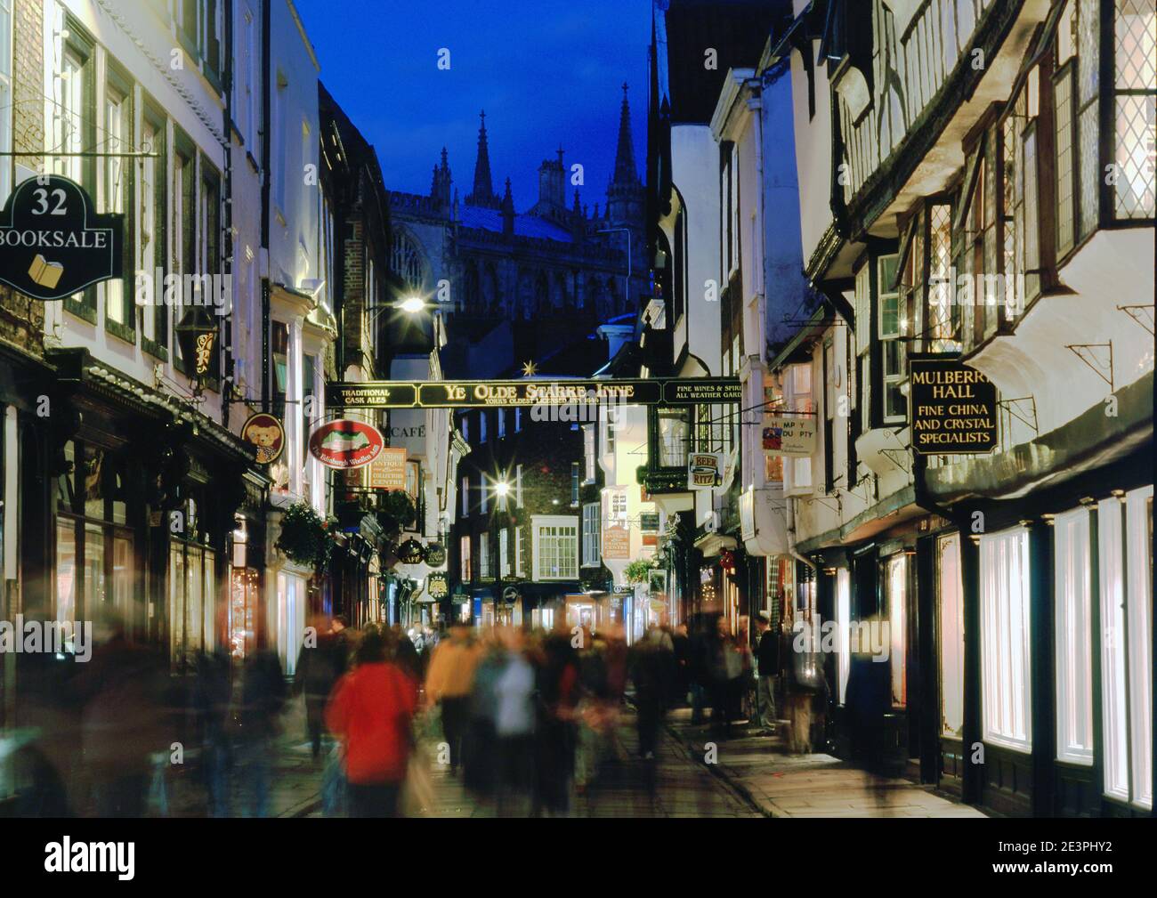 Stonegate york night hi-res stock photography and images - Alamy