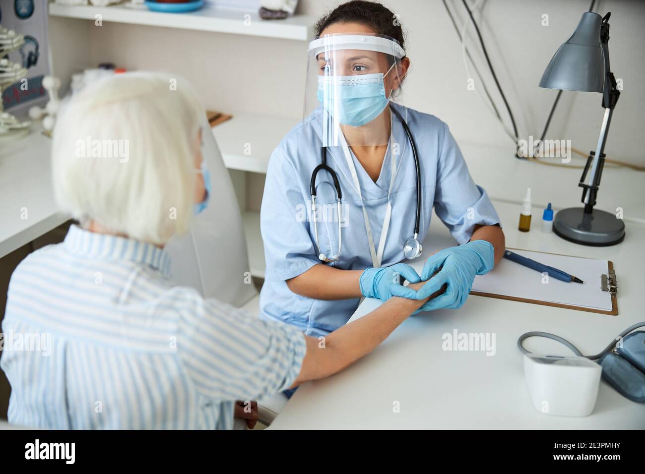 Medical employee is performing a pulse check Stock Photo - Alamy