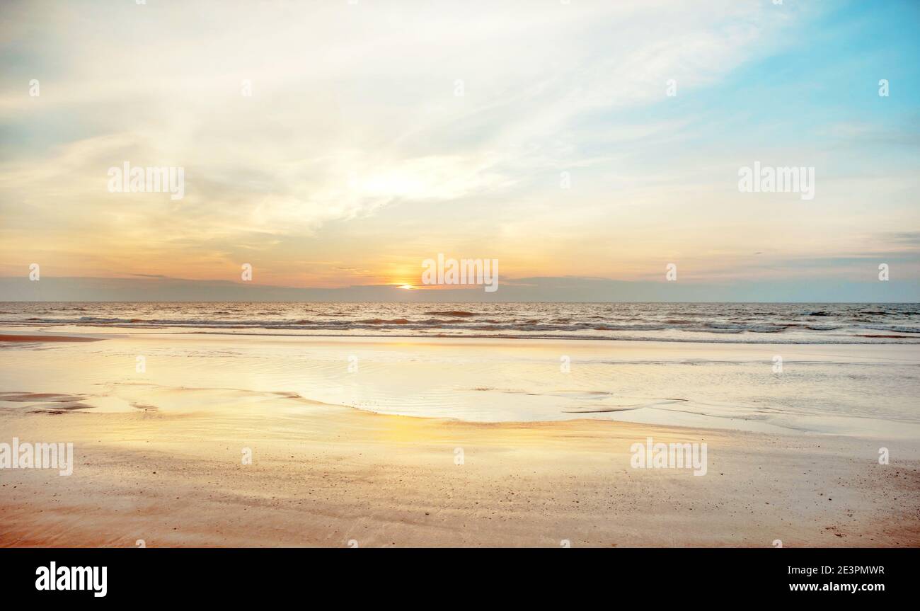 India beach clean hi-res stock photography and images - Alamy