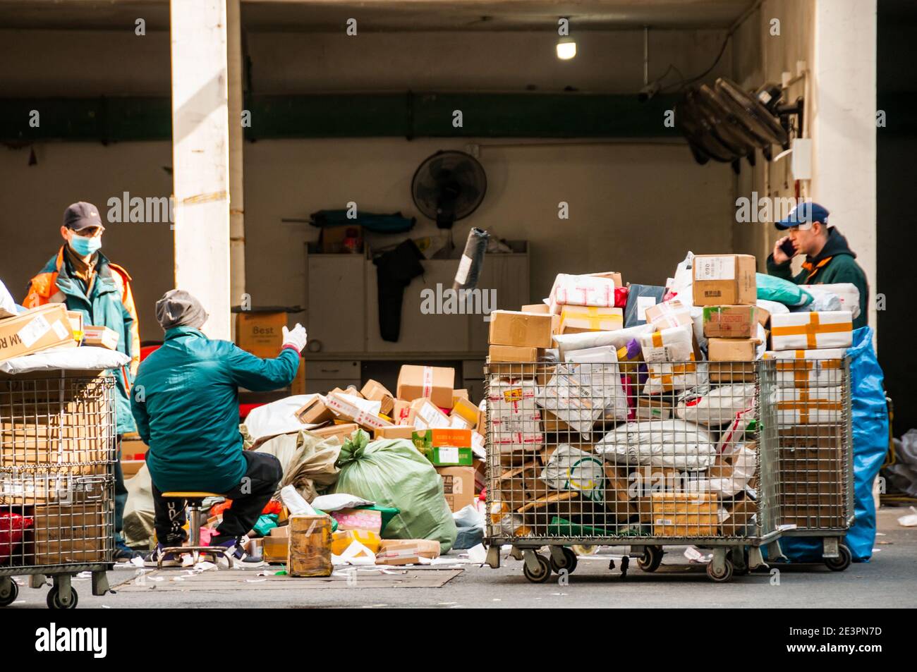Parcel sorting china hi-res stock photography and images - Alamy
