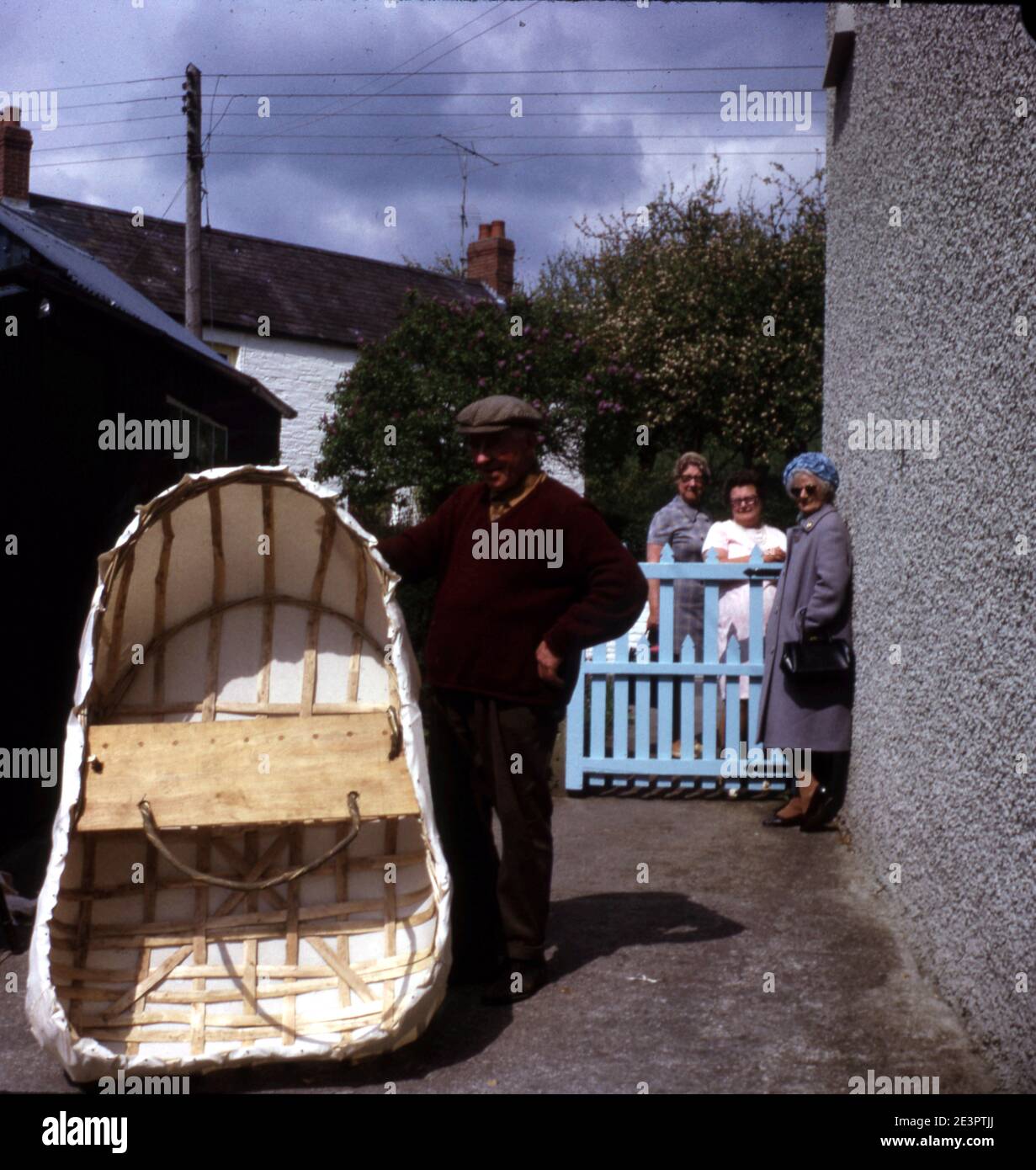 Welsh coracle hi-res stock photography and images - Alamy