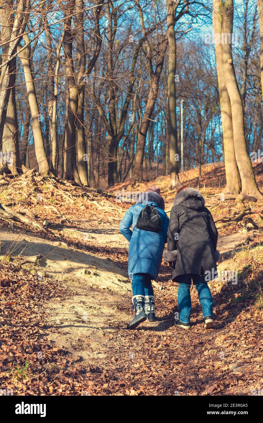 Two girls hike through mountain hi-res stock photography and images - Alamy