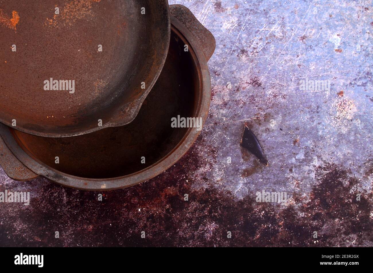 Rusty metal pans on a rustic background. Renovation of cast iron pan ...