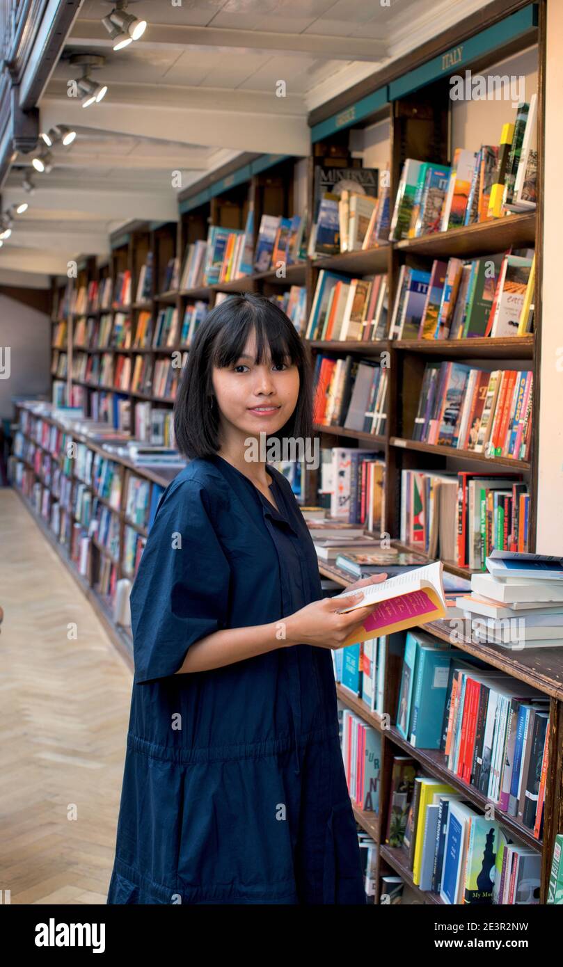 Asian holding library books hi-res stock photography and images - Alamy