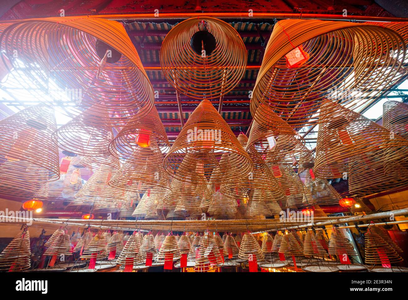 Chinese man buddhist temple hi-res stock photography and images - Alamy