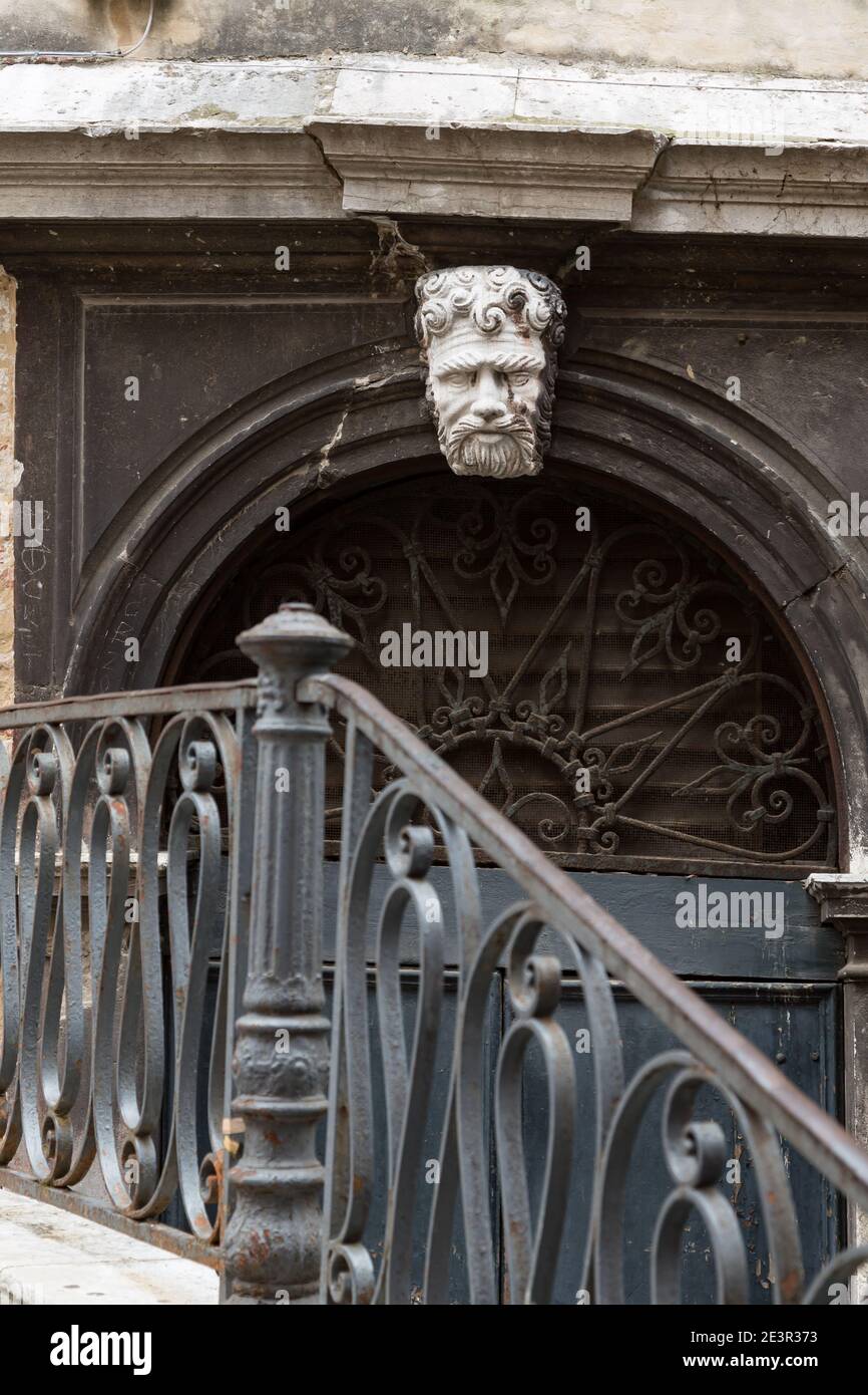 Statue sculpture head on hi-res stock photography and images - Alamy