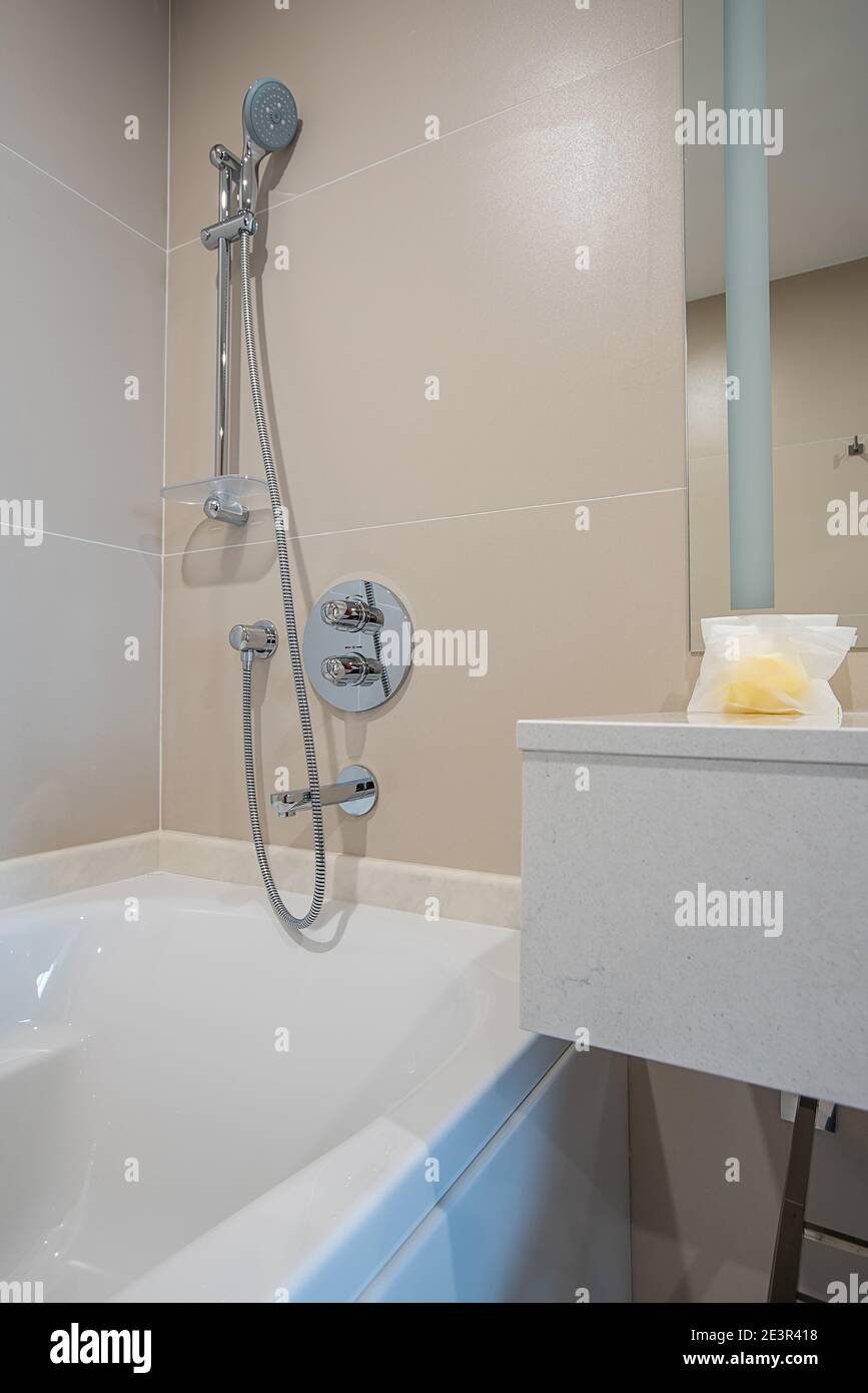 White clean modern minimal bathroom Stock Photo - Alamy