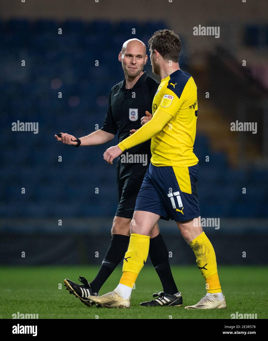 Referee Charles Breakspear & Sam Winnall of Oxford United during the ...