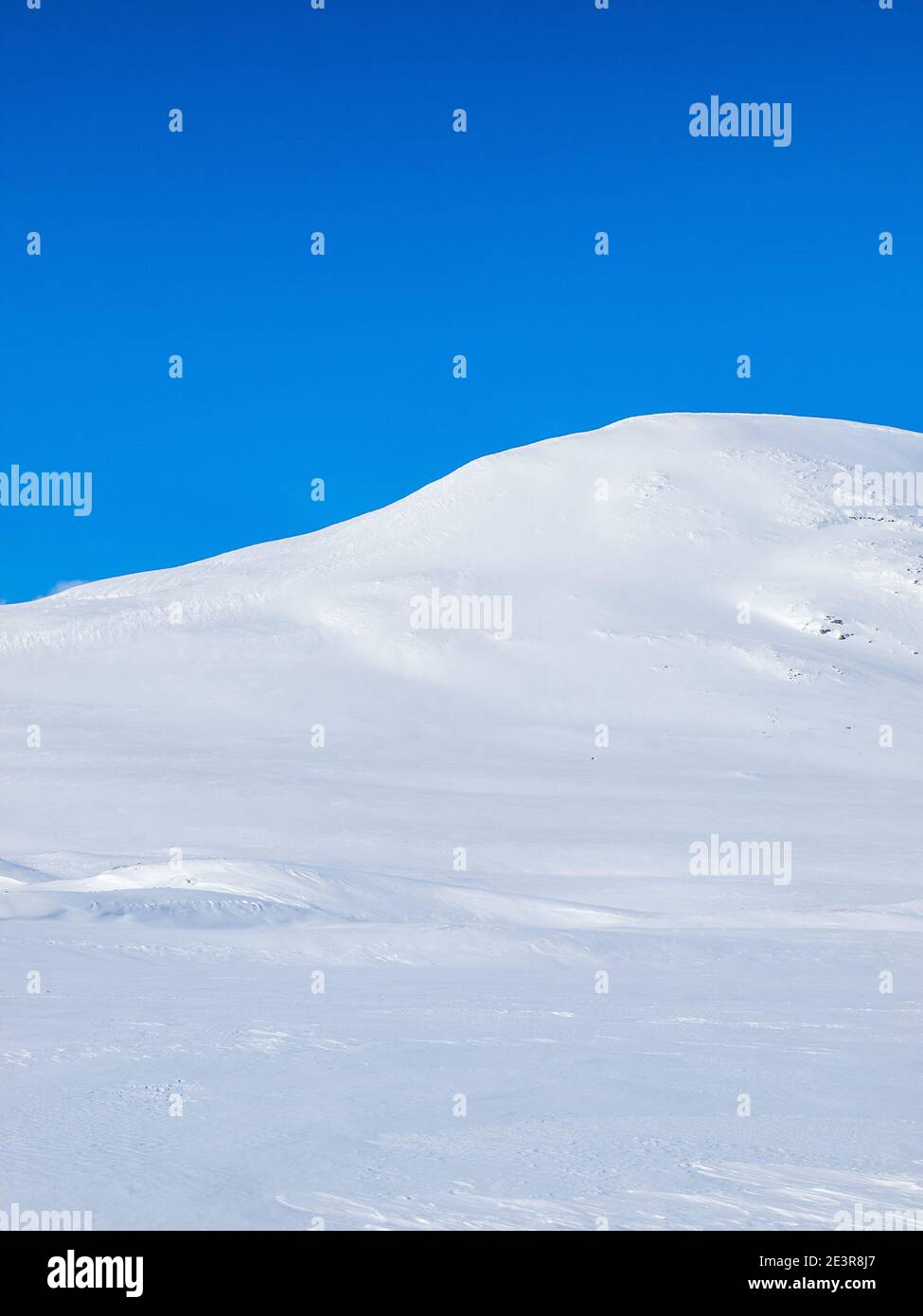 Blue sky smooth hi-res stock photography and images - Alamy