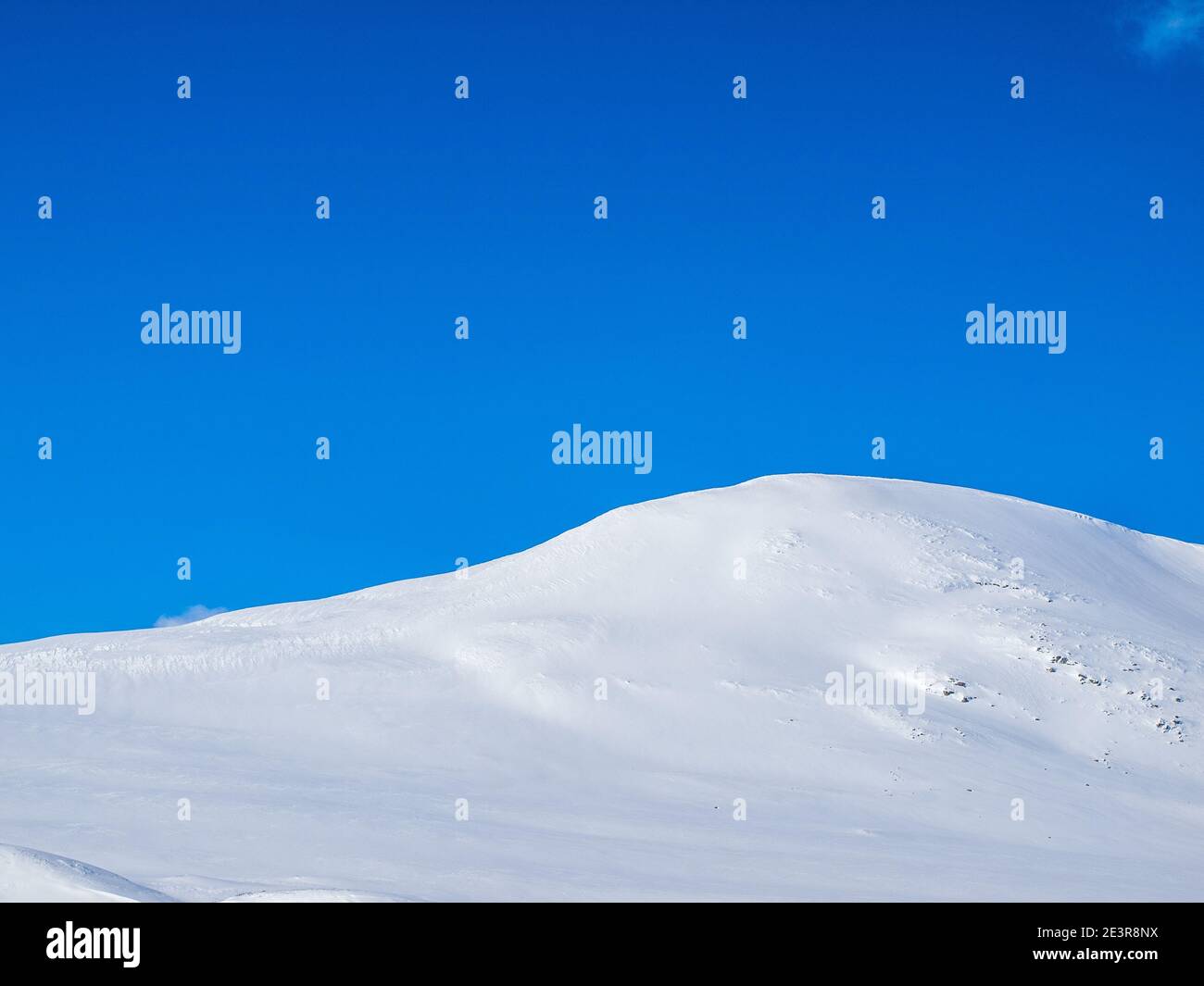 Blue sky snow hi-res stock photography and images - Alamy