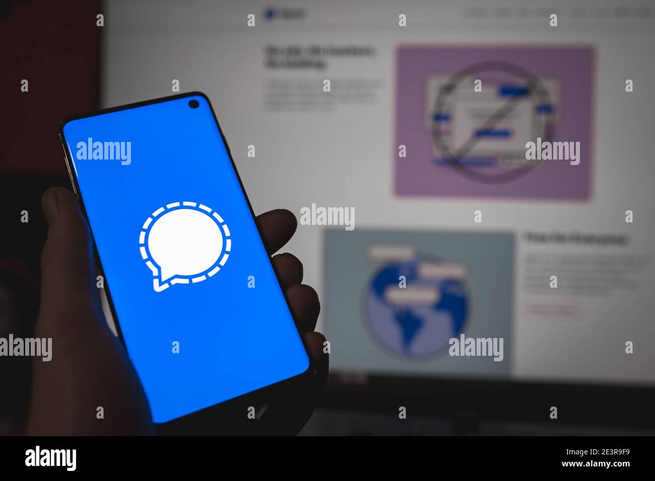 Signal messenger logo hi-res stock photography and images - Alamy