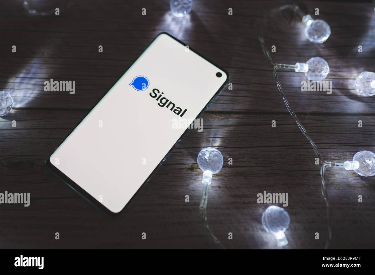 Mobile screen signal hi-res stock photography and images - Alamy