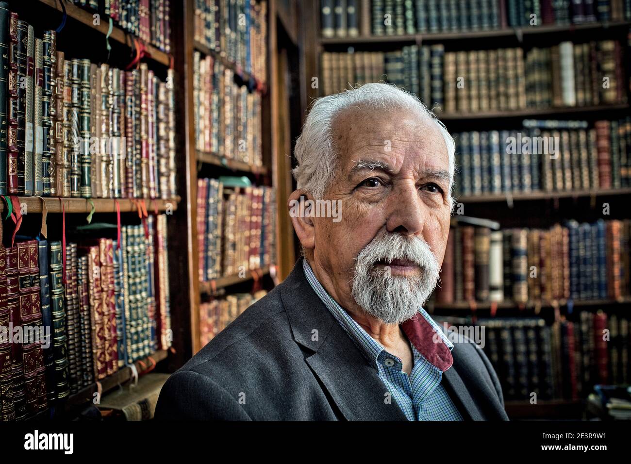 PORTUGAL / Porto / Livraria Academica / Centenarian bookshop, opened in ...