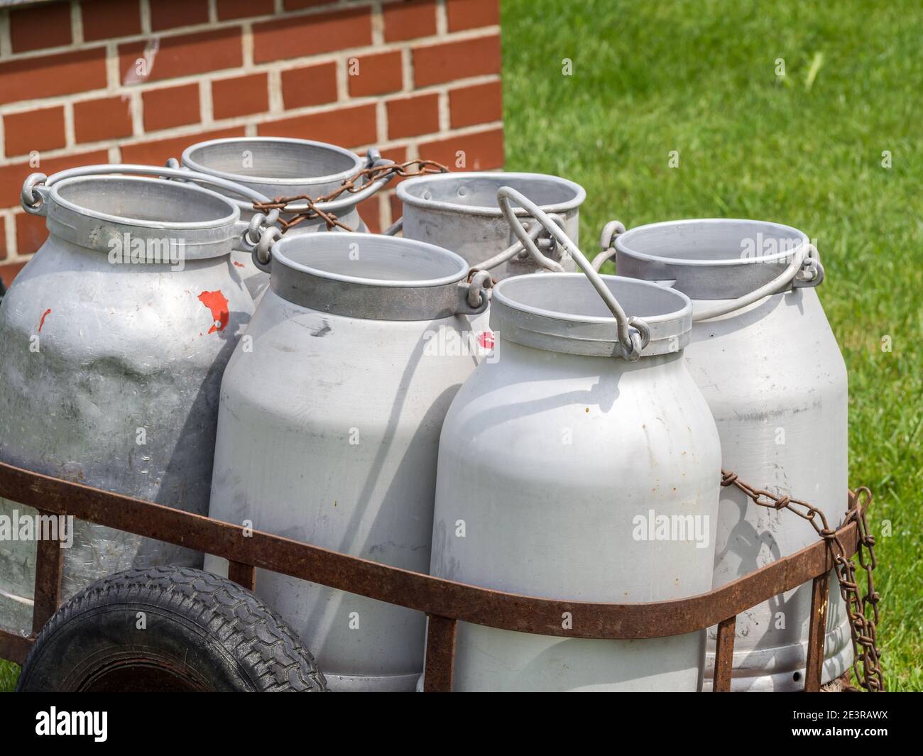 Cans images hi-res stock photography and images - Alamy