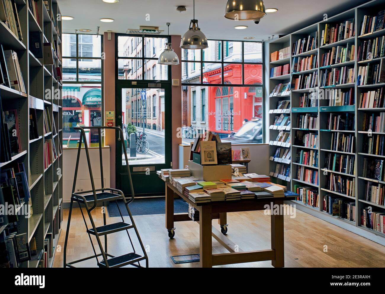 Books london review hi-res stock photography and images - Alamy
