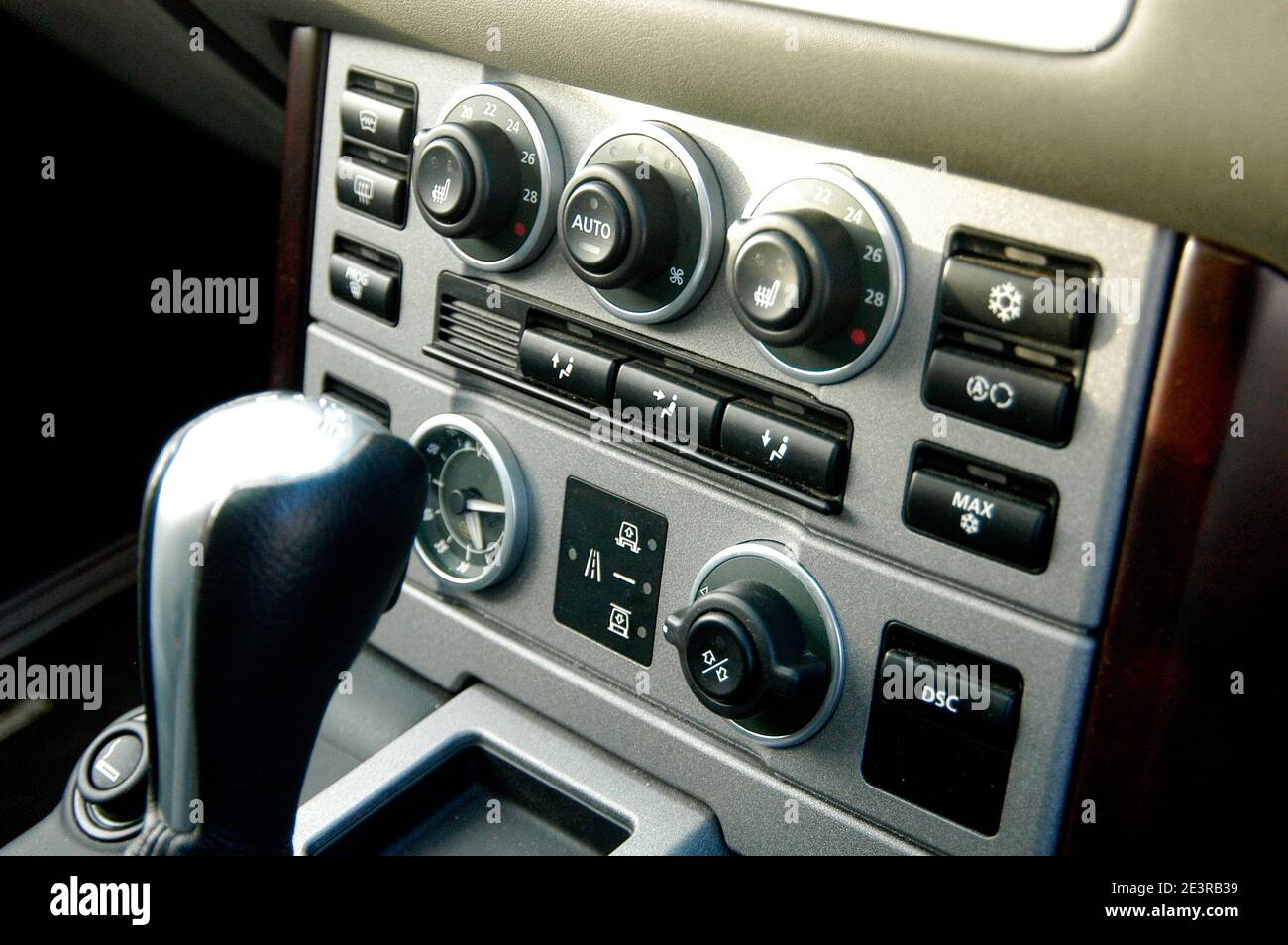 2003 Range Rover L322 British luxury off roader SUV car Stock Photo - Alamy