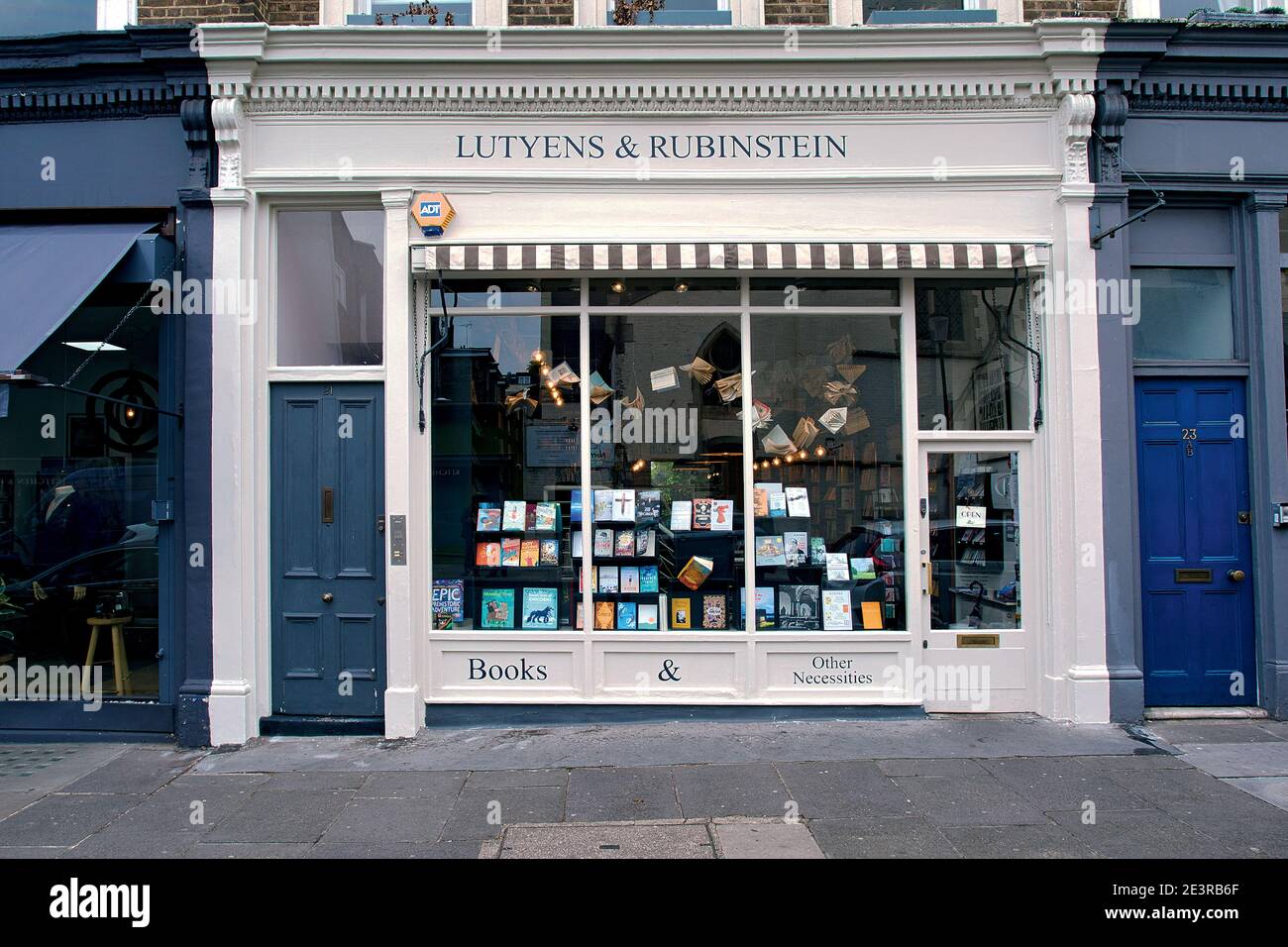 Bookshop exterior hi-res stock photography and images - Alamy