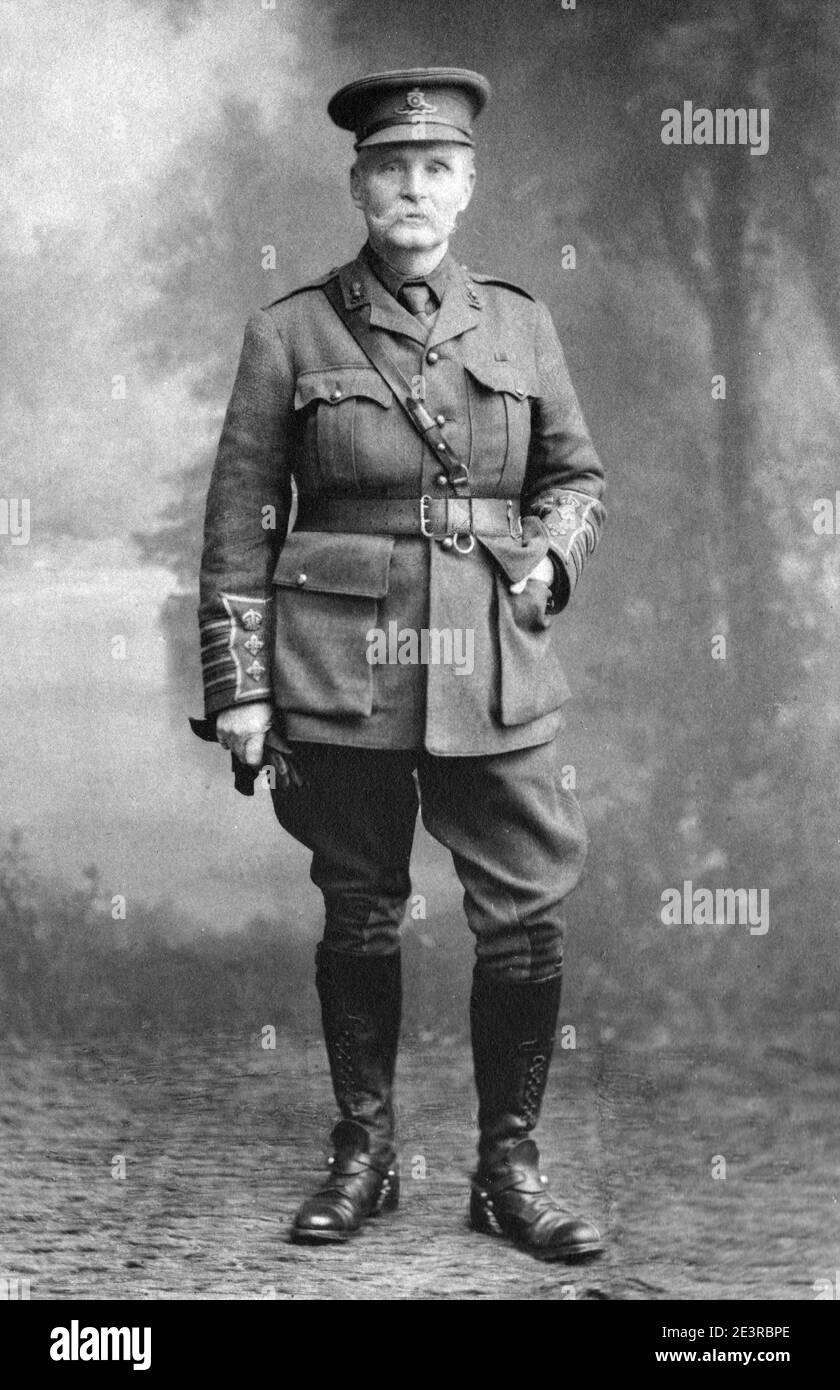 Ww1 artillery uniform hi-res stock photography and images - Alamy