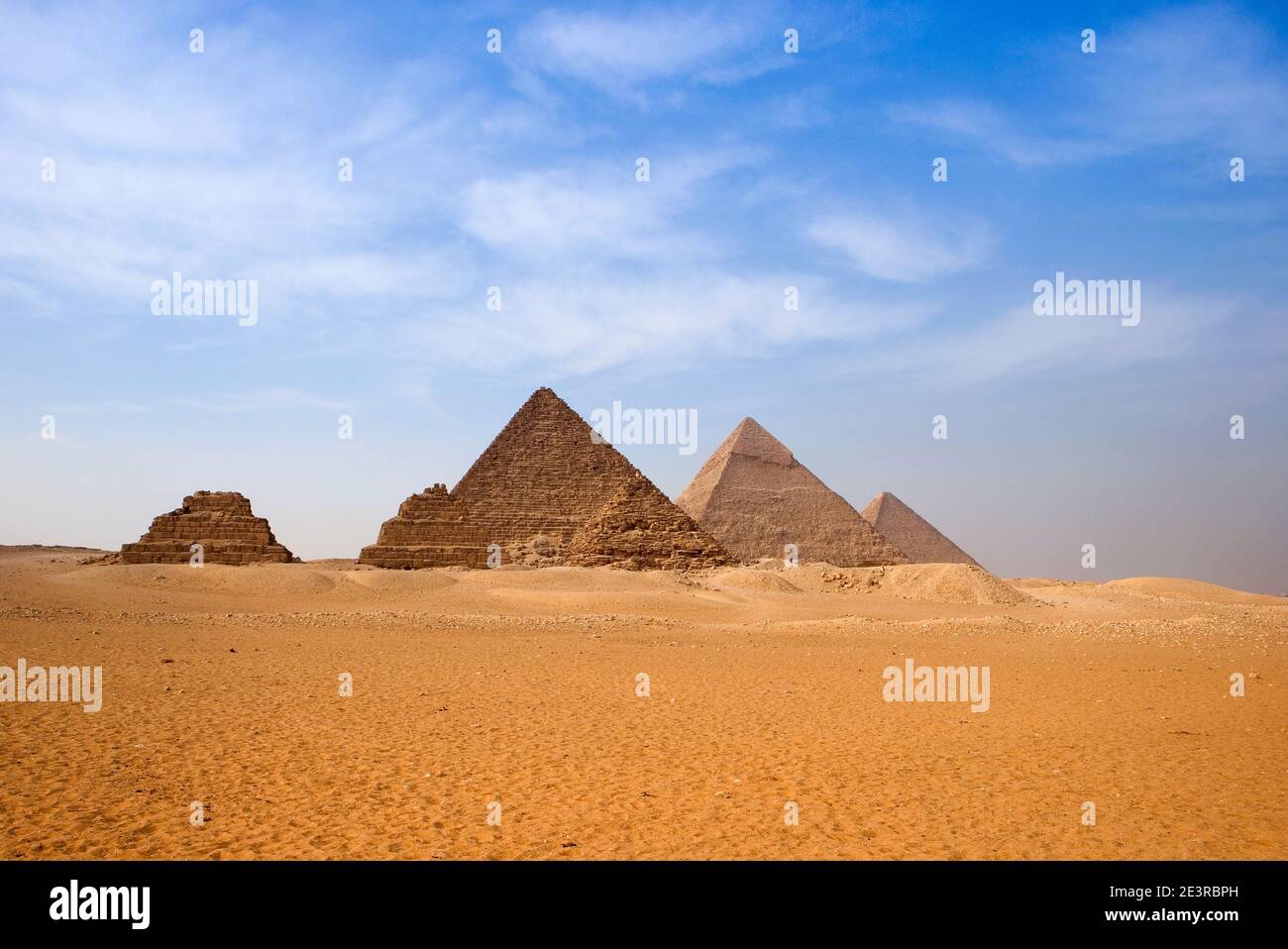Great pyramid of giza no people hi-res stock photography and images - Alamy