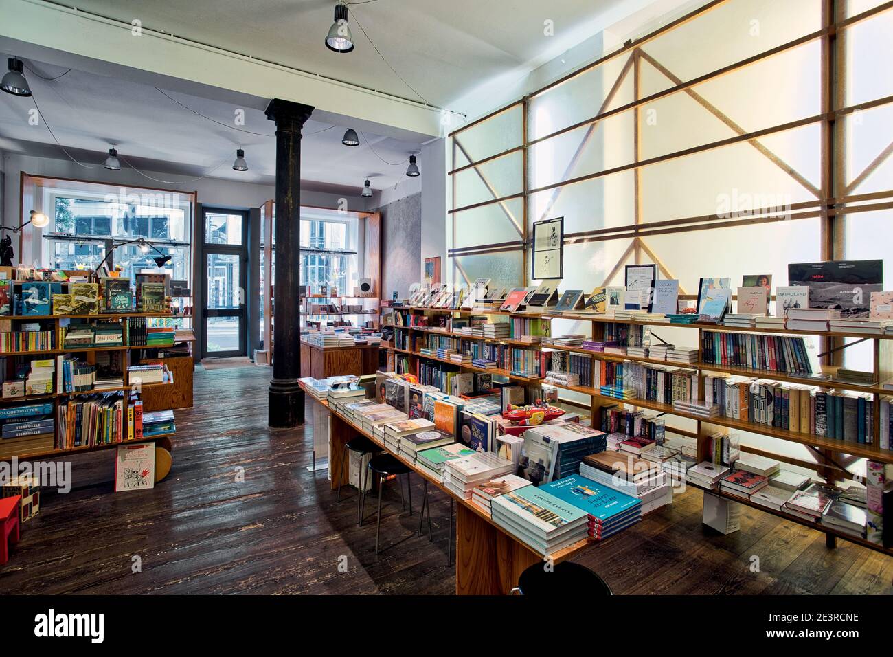 Interior book shelf bookshelf hi-res stock photography and images - Alamy
