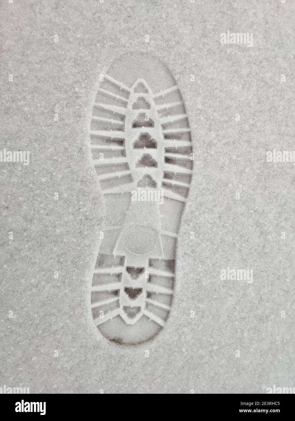 Single footprint in snow hi-res stock photography and images - Alamy