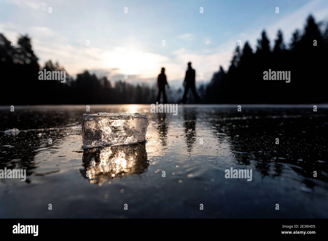 Child ice cube hi-res stock photography and images - Alamy