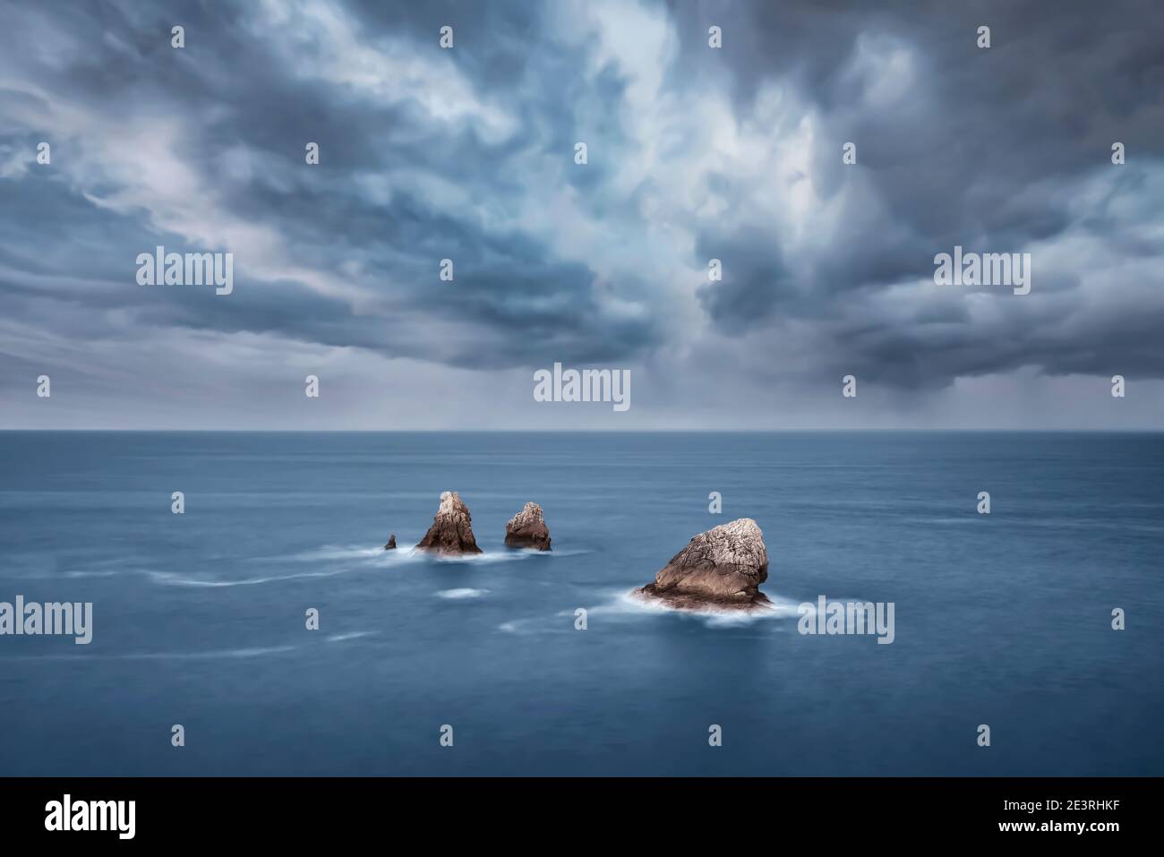 Ocean with big wave on cloudy day Stock Photo - Alamy