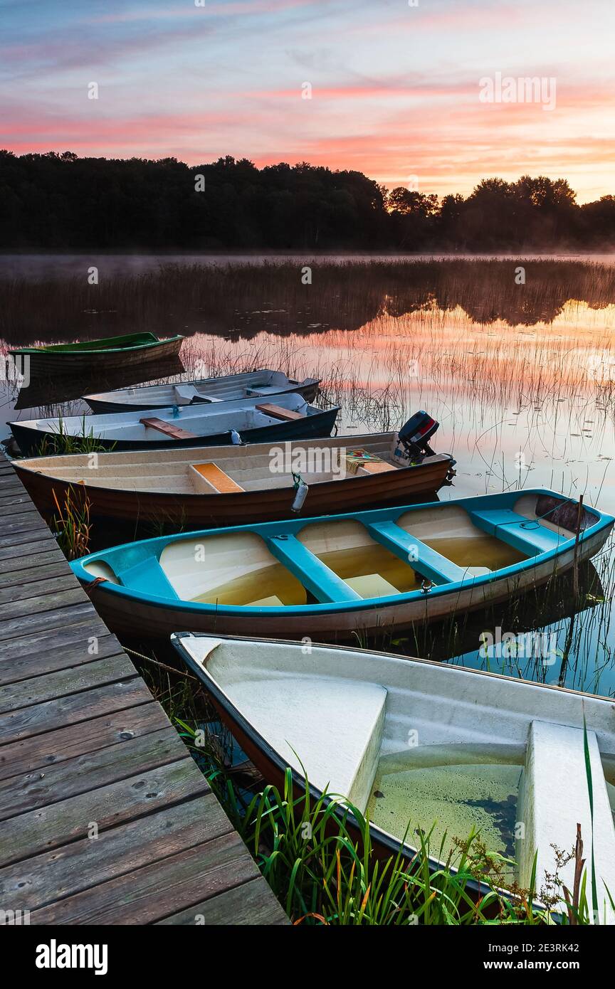 Row of boats hi-res stock photography and images - Alamy