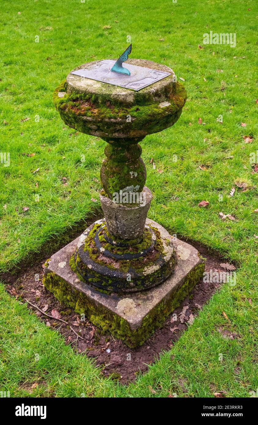 Sundial stone plinth hi-res stock photography and images - Alamy