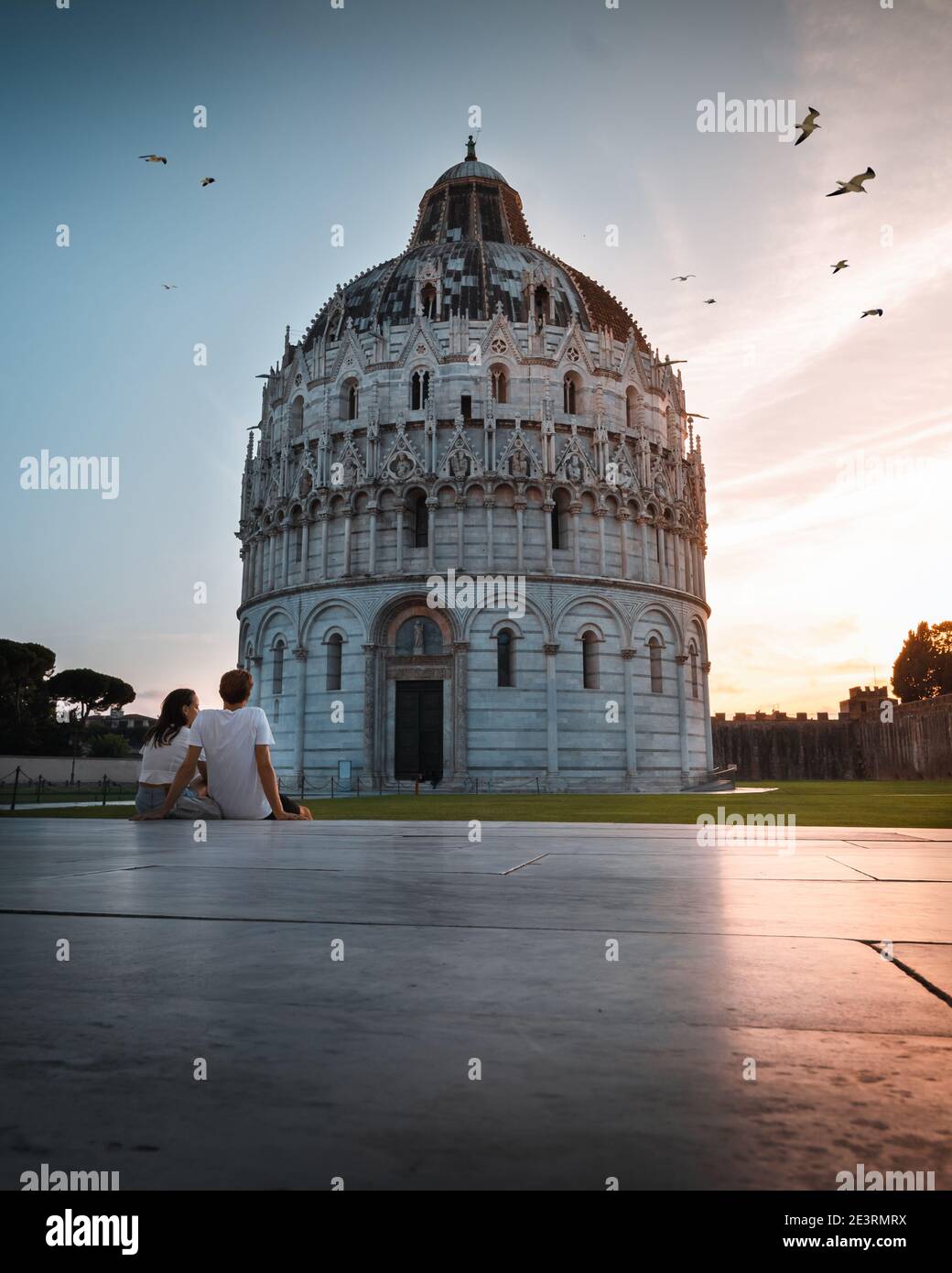 Renaissance sculpture couple hi-res stock photography and images - Alamy