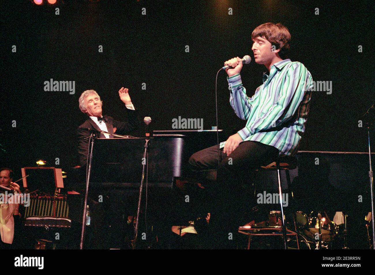 Lounge singer on piano hi-res stock photography and images - Alamy